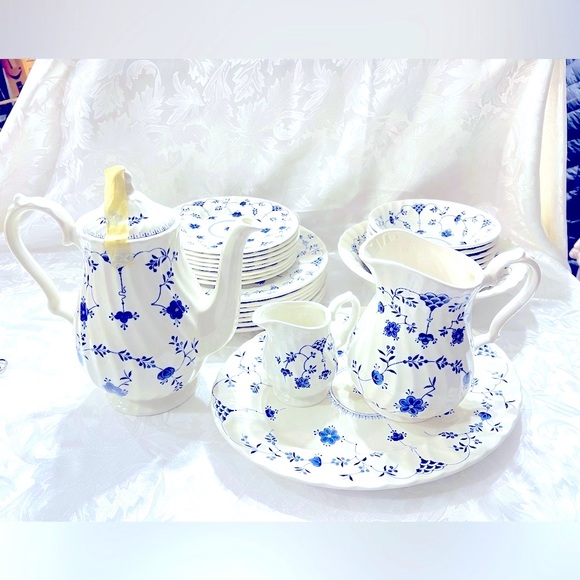 Churchill England | Dining | Set Of 28 Pc Set Vintage Churchill England ...